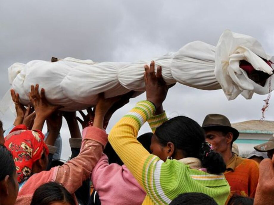 4 Most Bizarre Funeral Traditions - cremationinlandempire.com